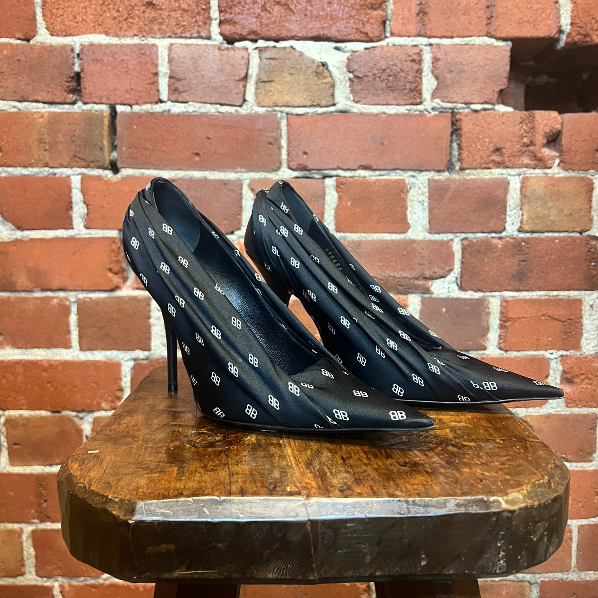 BALENCIAGA satin razor pumps 39 – Wellington Hunters and Collectors