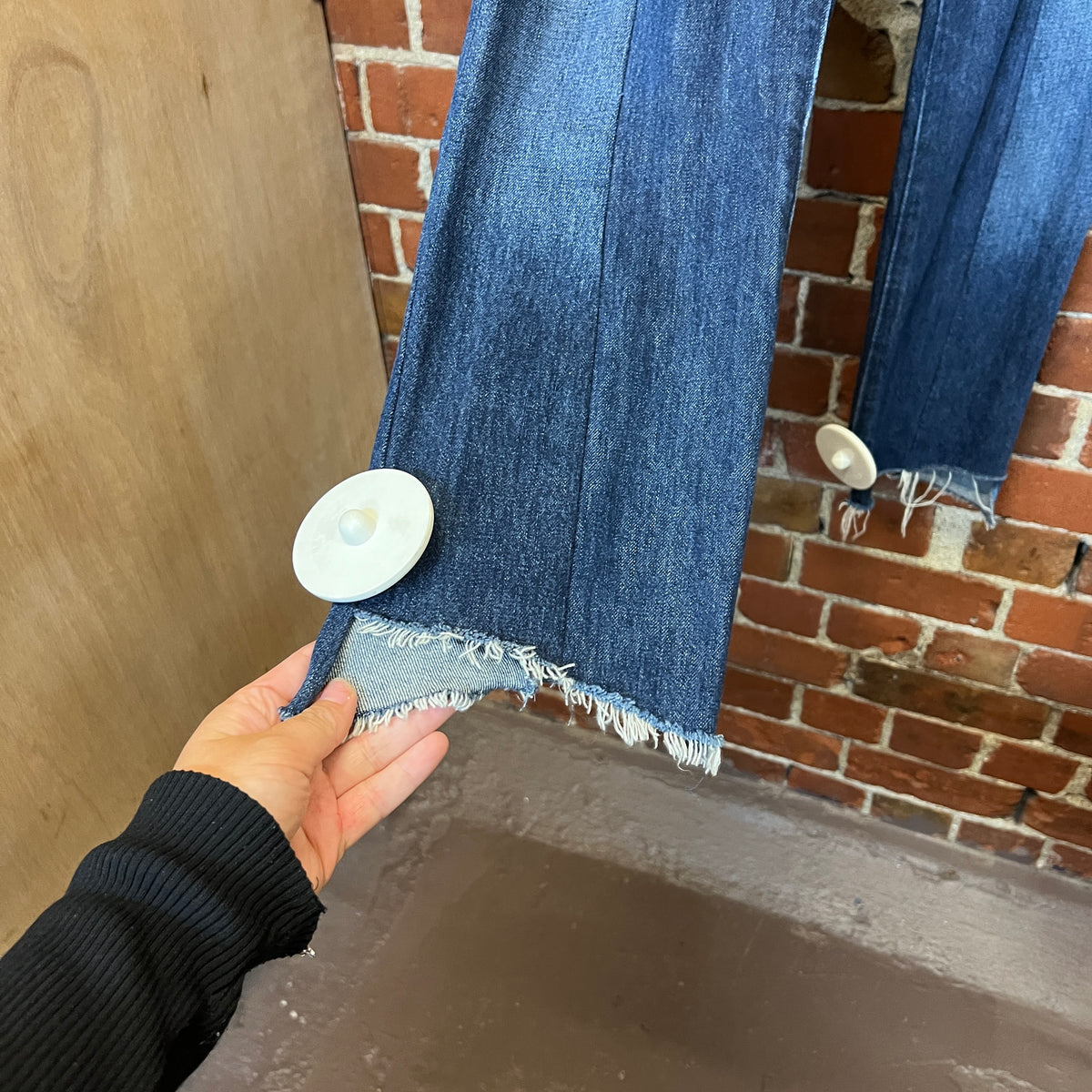 VETEMENTS X LEVIS jeans 28" – Wellington Hunters and Collectors